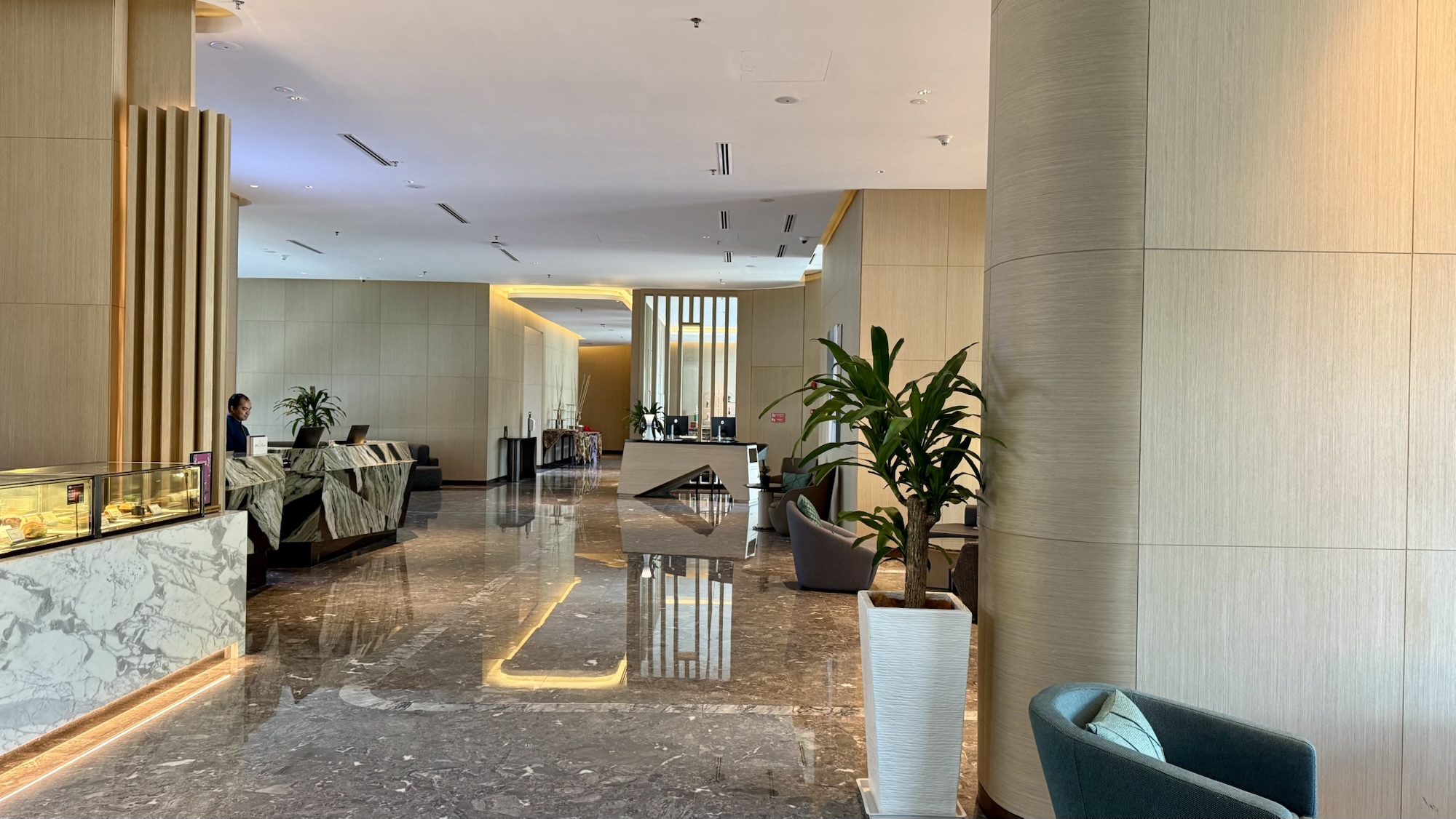 Holiday Inn Kuala Lumpur Bangsar – King Suite (Hotel Review) – Aliff Daniel